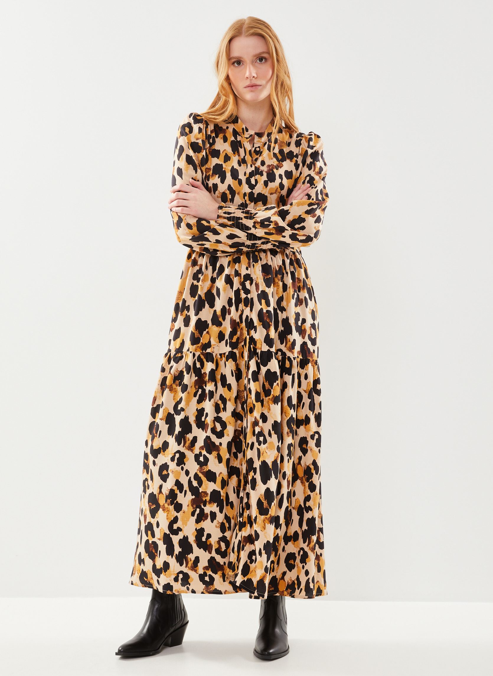 Mujer con patrón animal | Temporada 2024