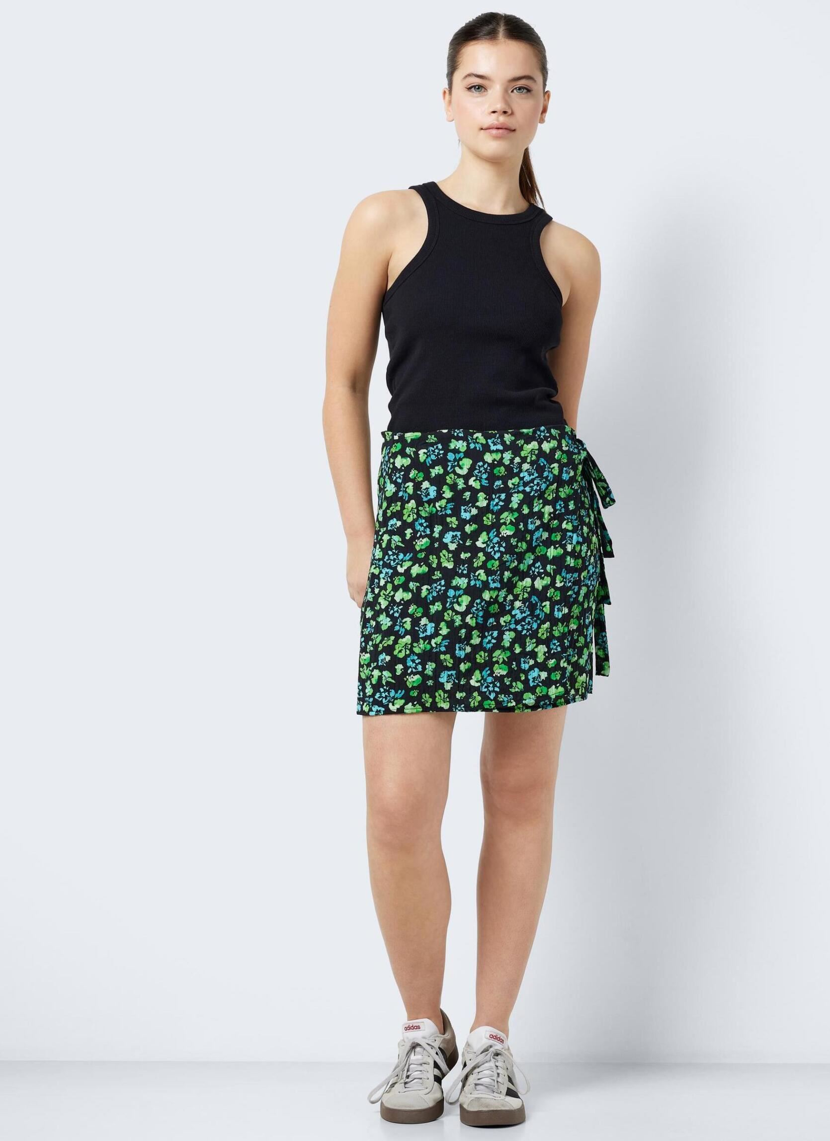 Noisy May Jupes courtes Jupe mini - Nmcate Hw Wrap Skirt Wvn femme noir ...