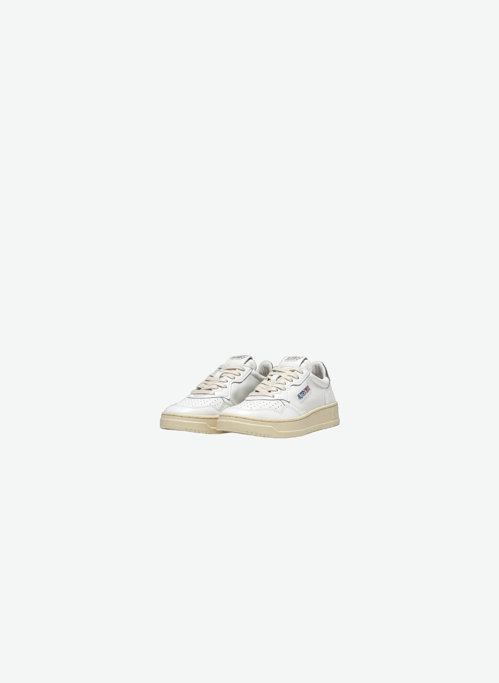 Autry Baskets Sneakers Autry Medalist Low Blanc / Argenté femme blanc ...