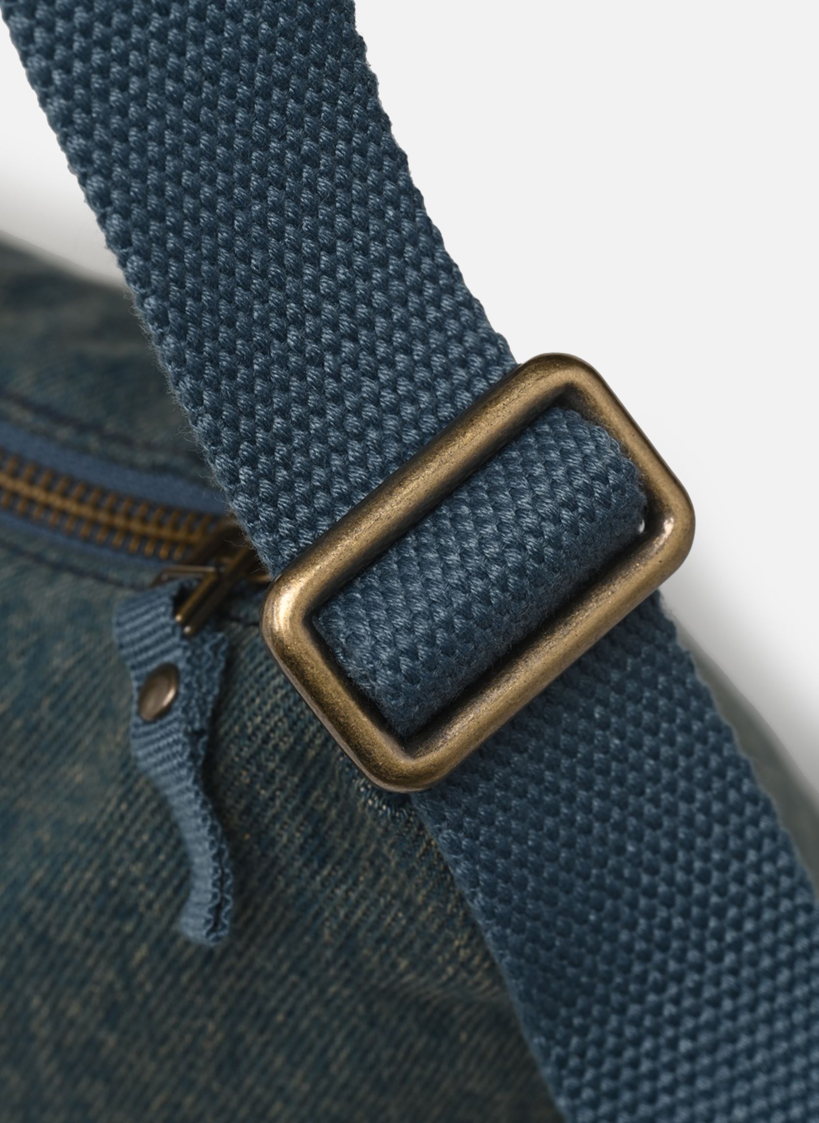 Levi's® Sacs bandoulière ALI SMALL SHOULDER BAG OV femme bleu | Sarenza ...