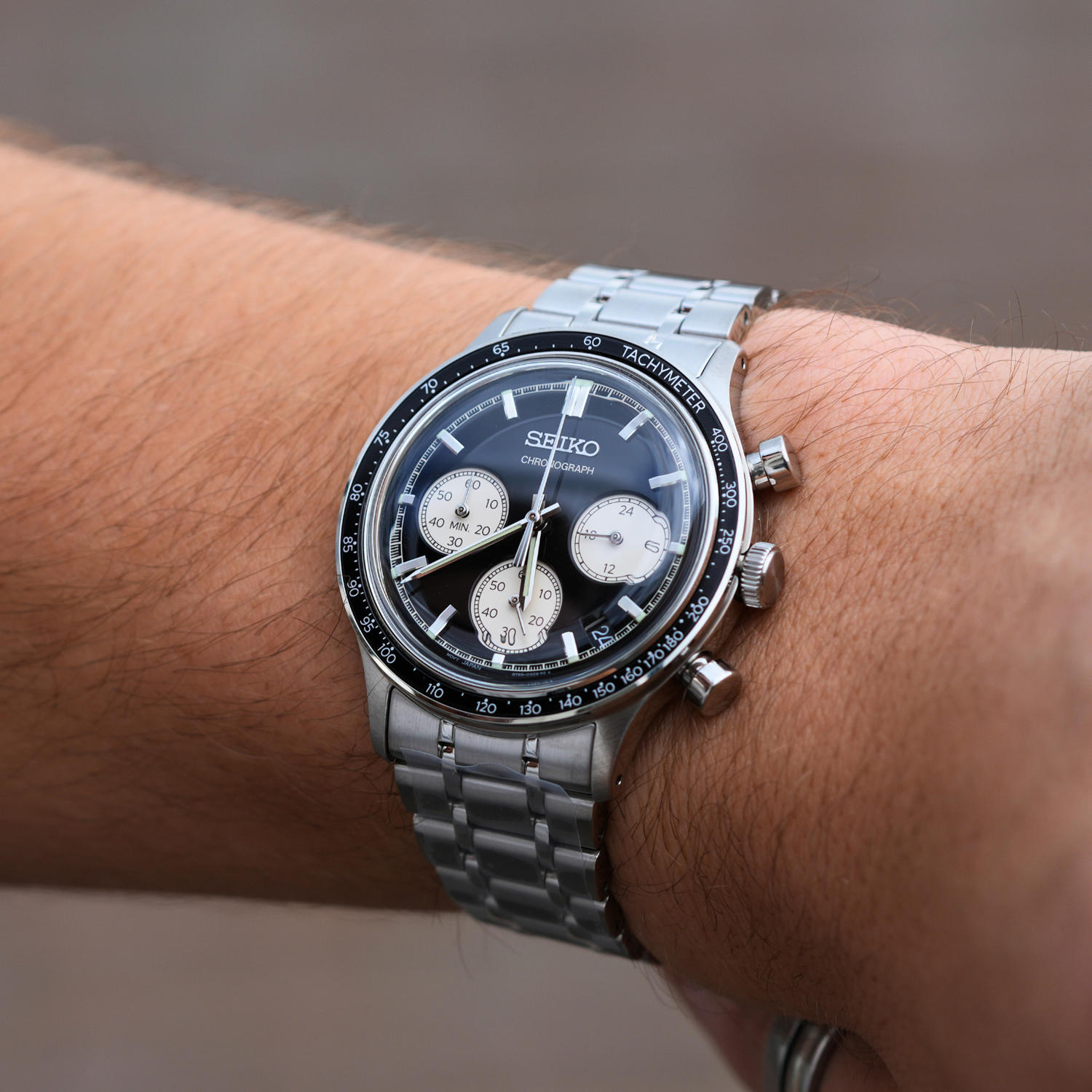 Seiko Montres Montre Seiko chrono et tachymètre fond noir homme blanc ...