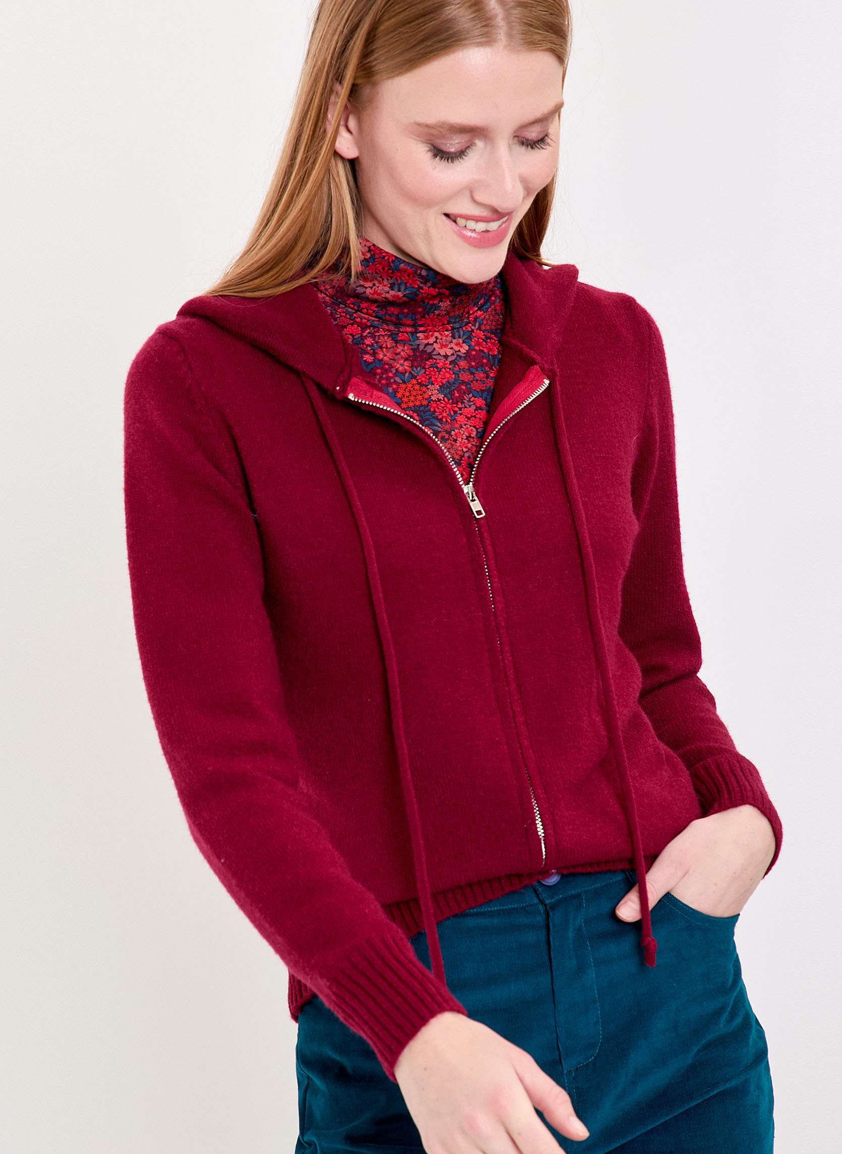 La Fiancée Gilets Gilet zippé maille à capuche GARREN rouge | Sarenza ...