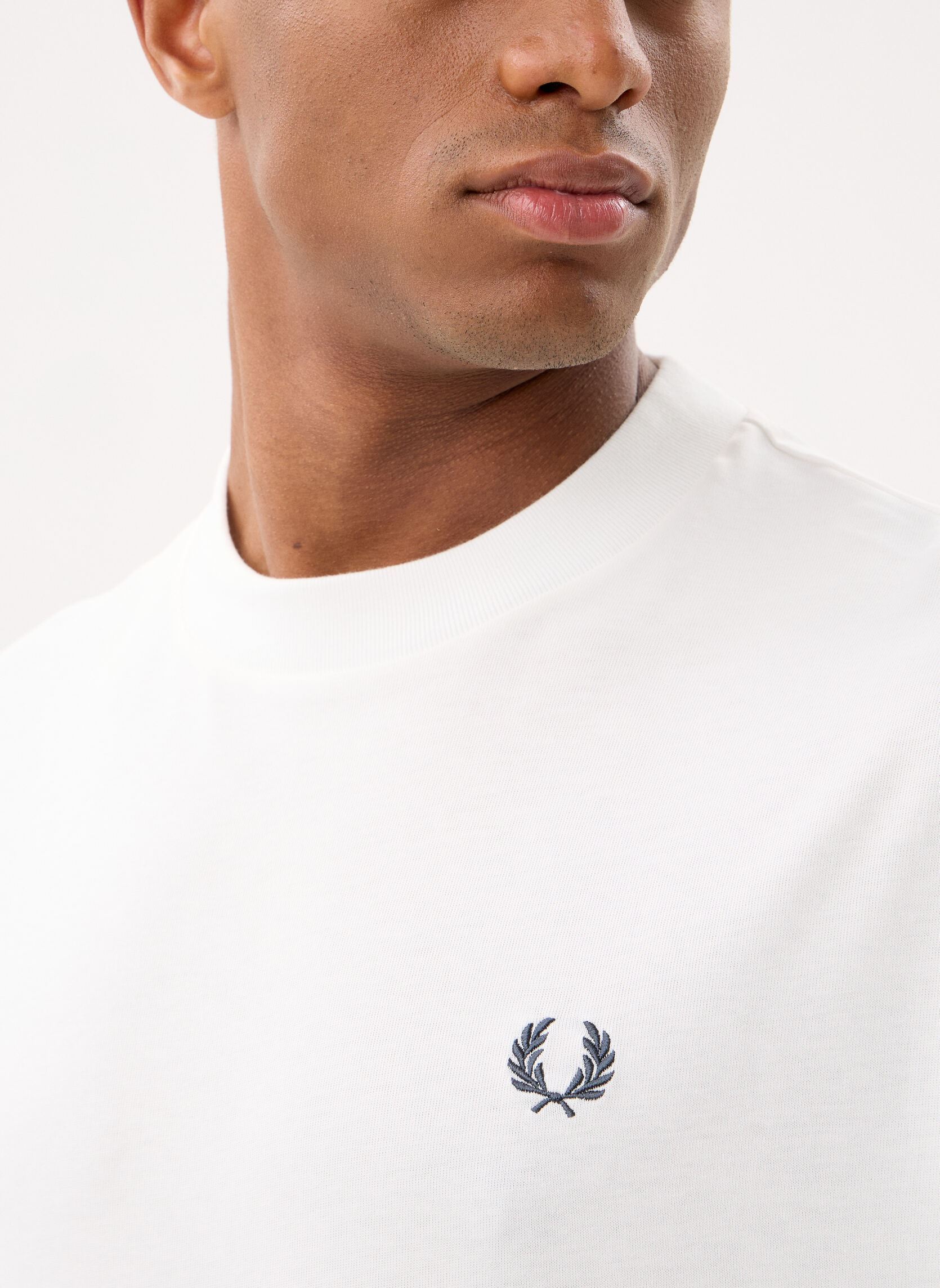 Fred Perry Tee-shirts Back Print Laurel Wreath T-Shirt homme blanc ...
