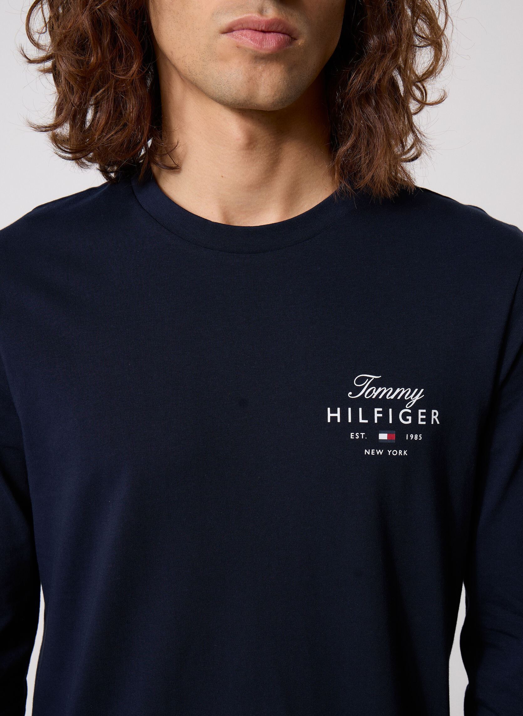 Tommy Hilfiger Tee-shirts Script Stack Ls Regu homme bleu | Sarenza France