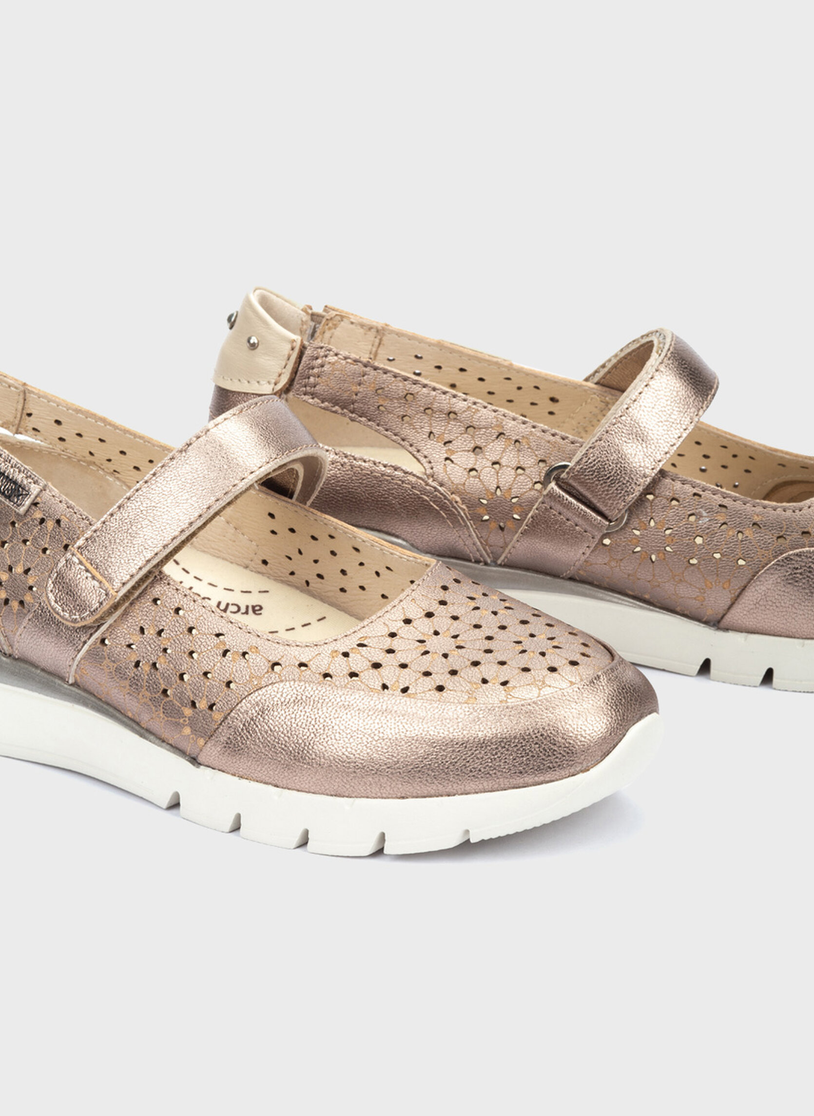 Pikolinos Baskets basses Baskets cuir CANTABRIA femme argent | Sarenza ...