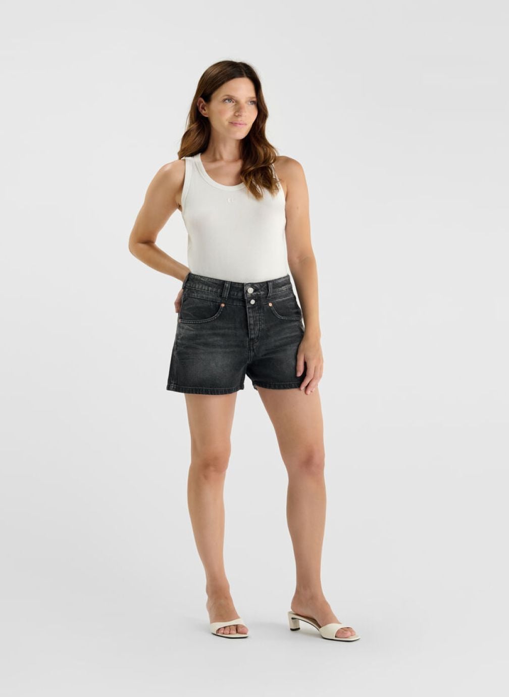 Le temps des cerises Shorts Short en jeans FANNI Black femme noir ...